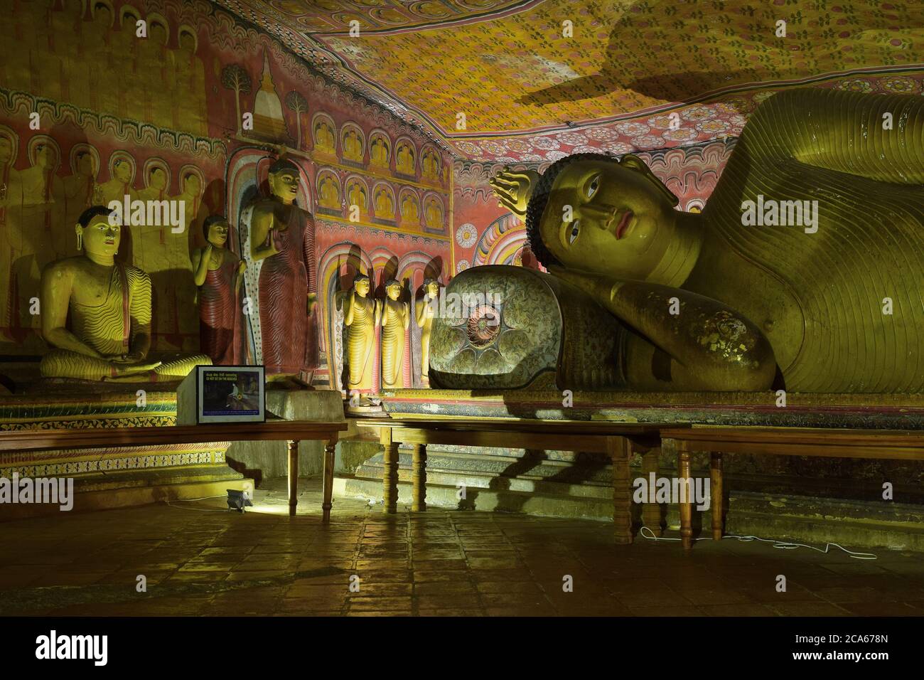 DAMBULA ROYAL CAVE TEMPLE IN SRI LANKA. SLEEPING BUDHA Stock Photo - Alamy