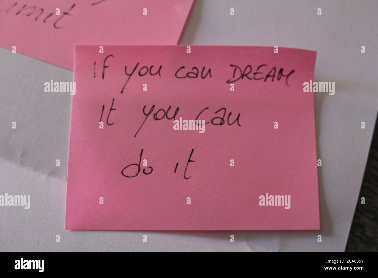 Post-it with motivational phrases Stock Photo - Alamy