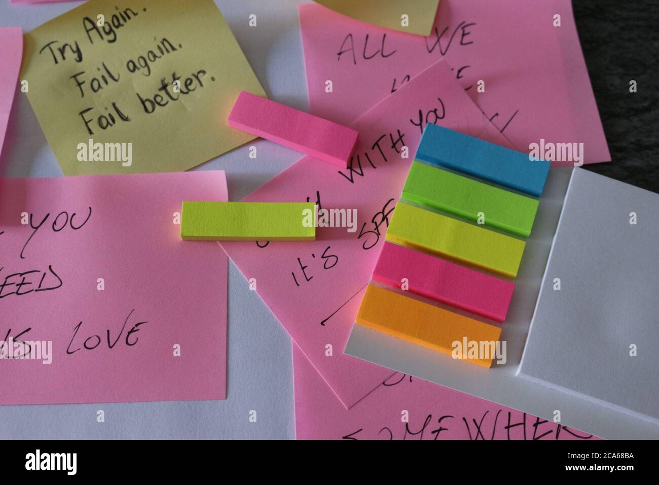Post-it with motivational phrases Stock Photo - Alamy