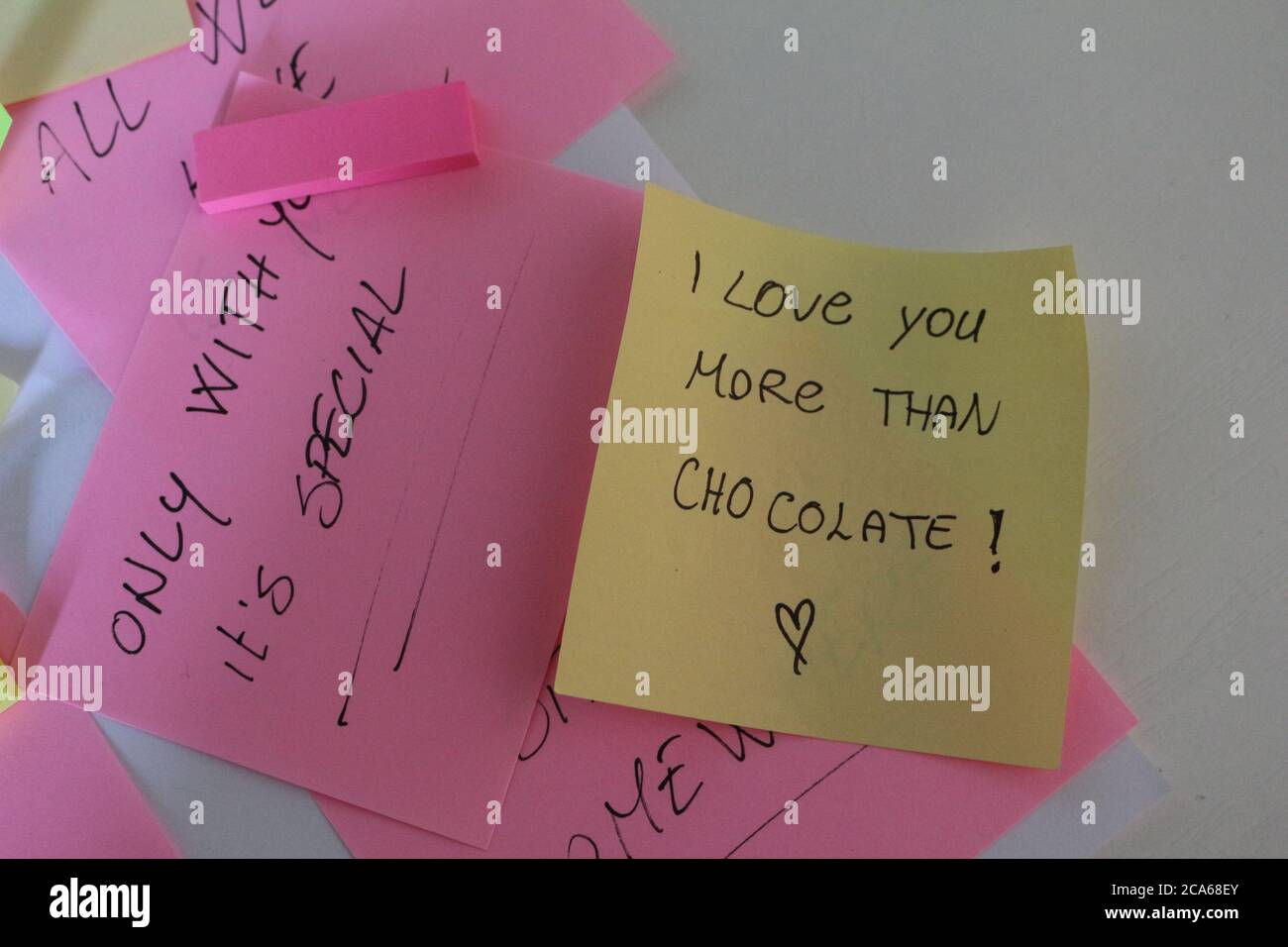Post-it with motivational phrases Stock Photo - Alamy