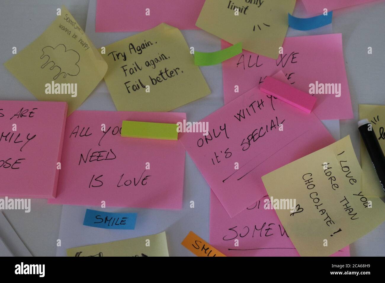 Post-it with motivational phrases Stock Photo - Alamy