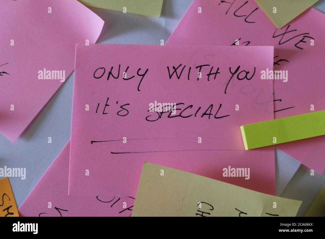 Post-it with motivational phrases Stock Photo - Alamy
