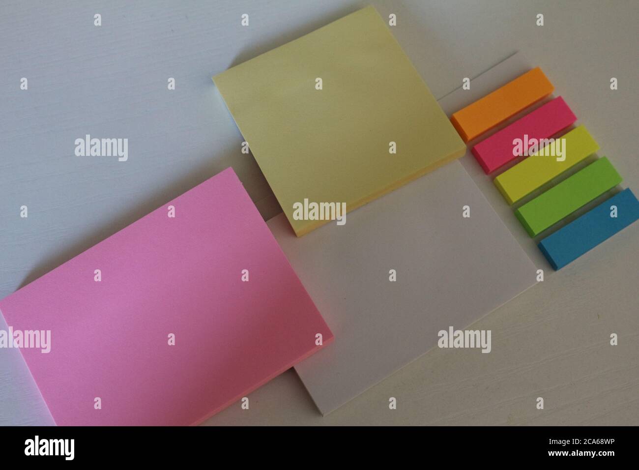 Post-it with colored, without writing Stock Photo - Alamy