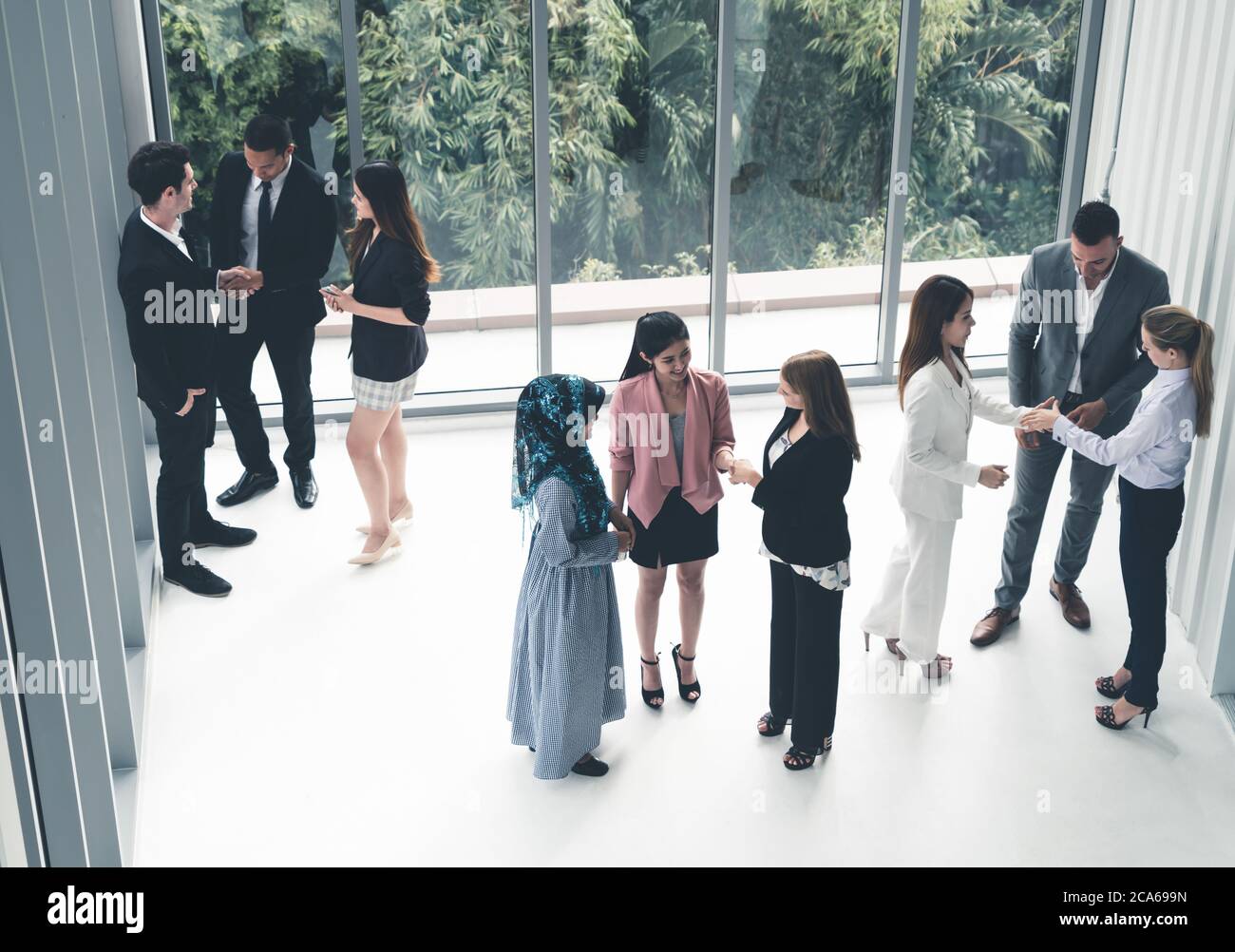 Building businesspeople hi-res stock photography and images - Alamy