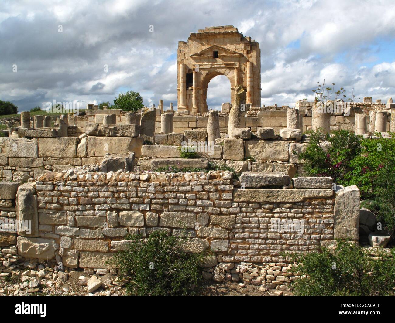 MAKTAR, ANCIENT ROMAN TOWN OF MAKTARIS IN TUNISIA Stock Photo - Alamy