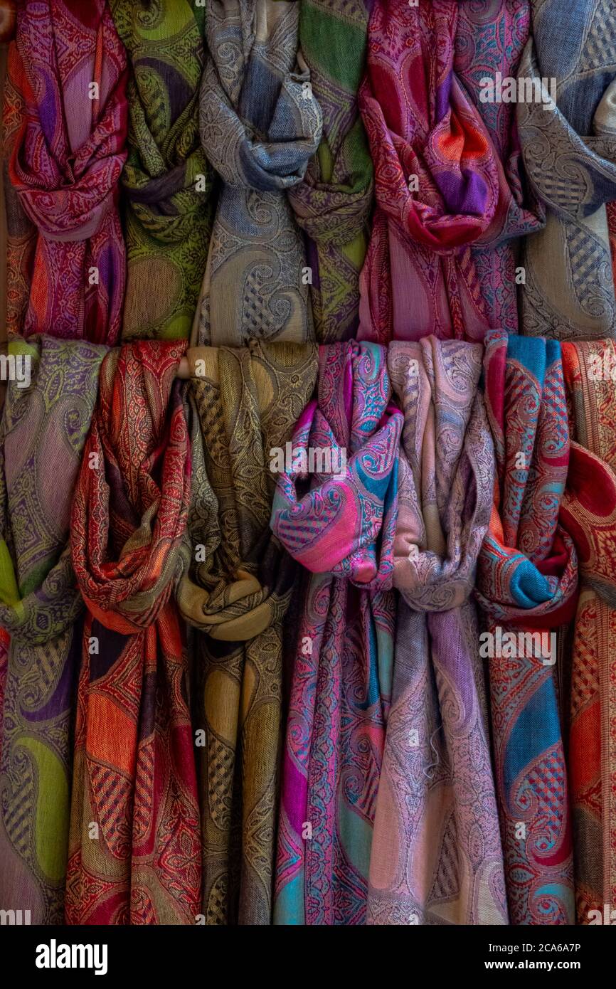 Italian scarves hi-res stock photography and images - Alamy