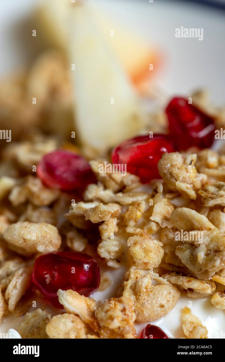 Yoghurt raspberry muesli bowl hi-res stock photography and images - Alamy