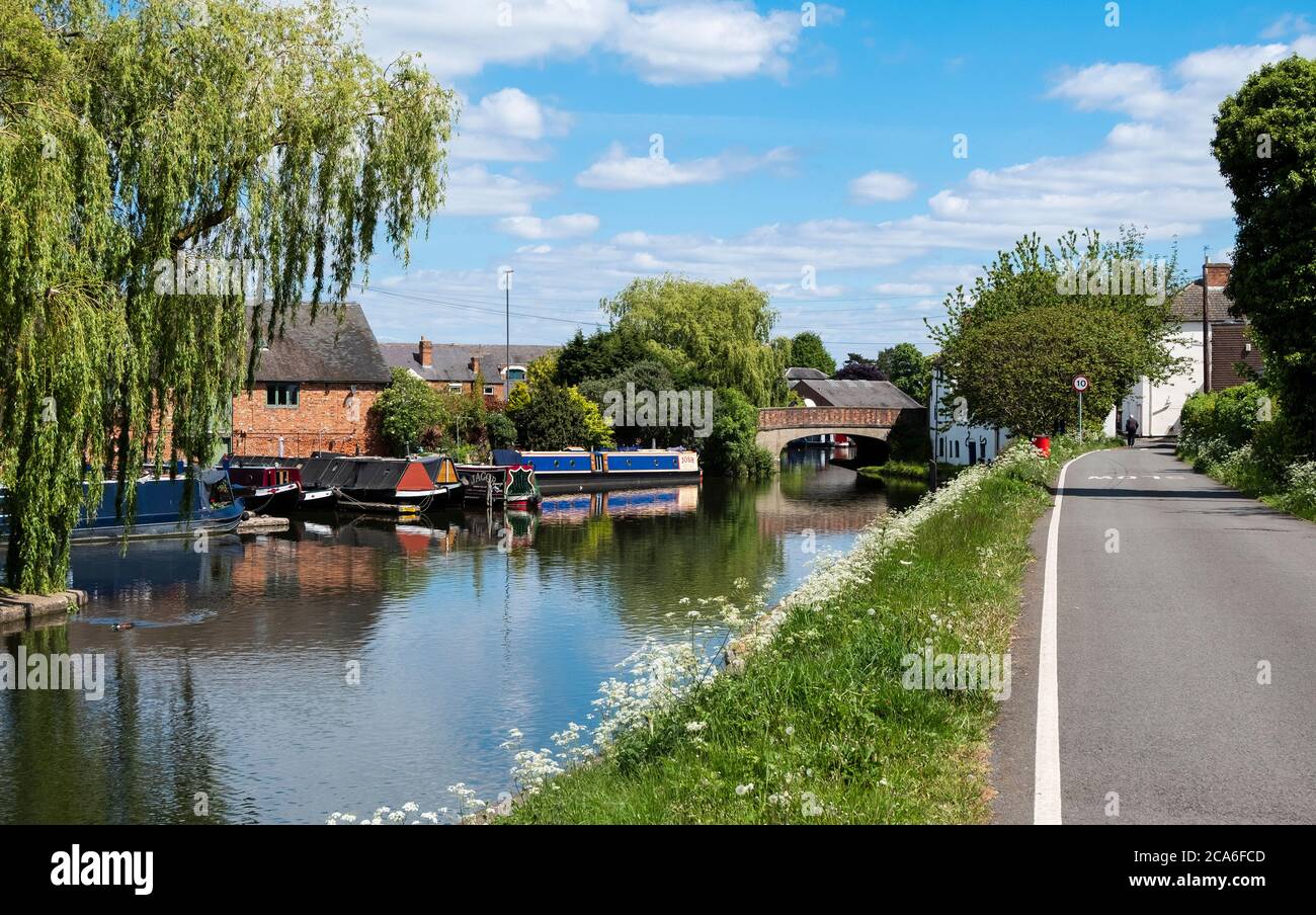 Canal scene in Shardlow, Derbyshire, UK Stock Photo - Alamy