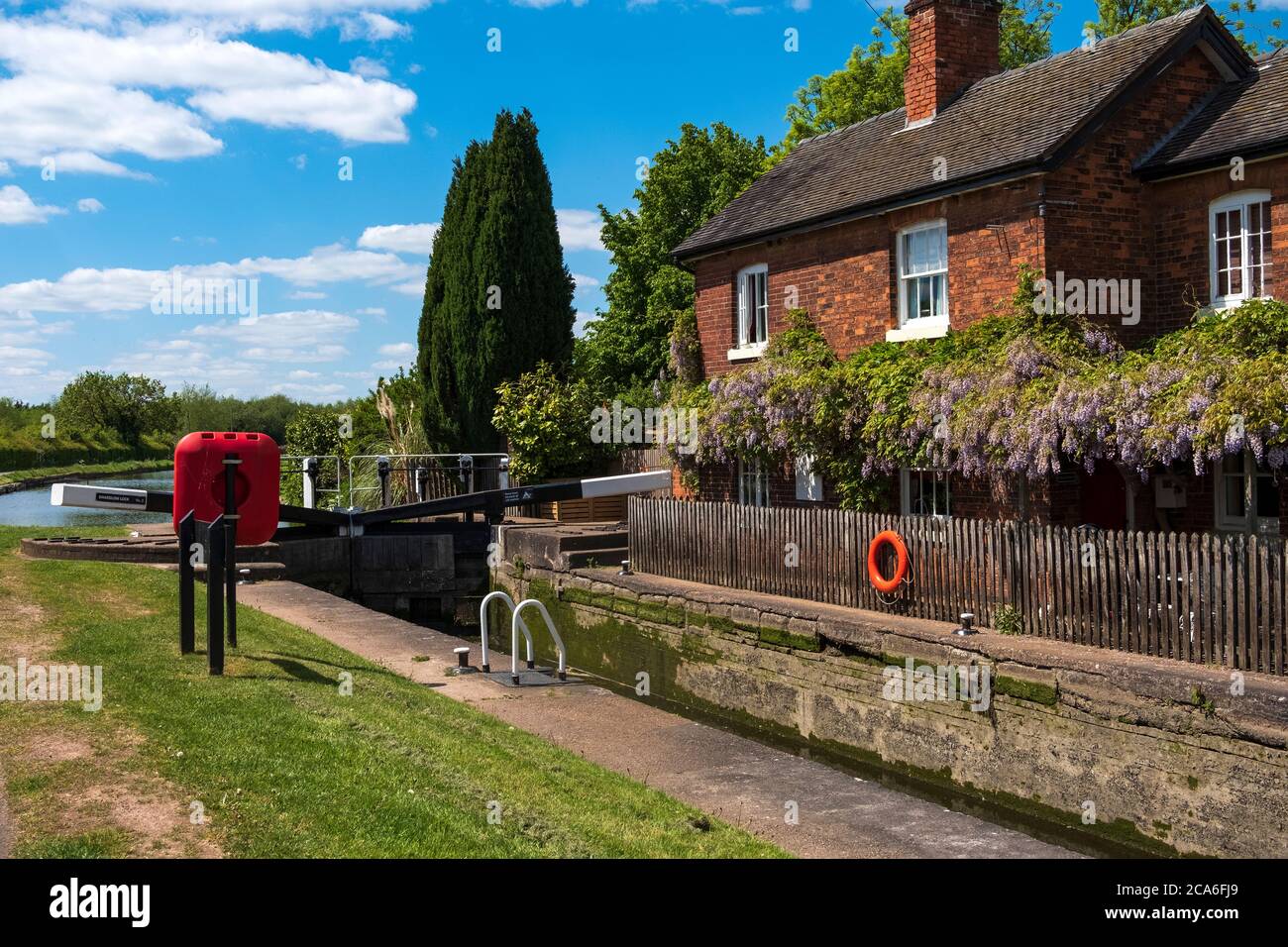 Typical british canal scene hi-res stock photography and images - Alamy