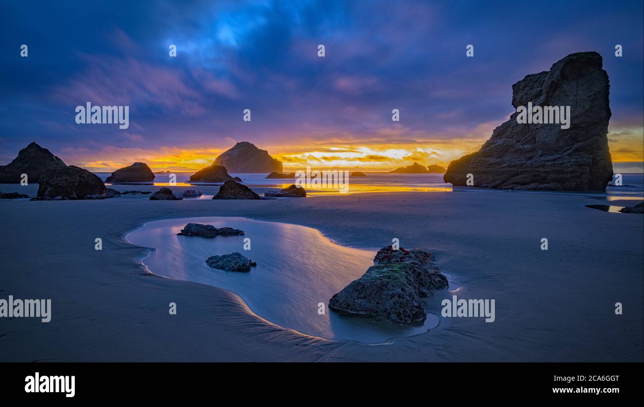 Rock beaches hi-res stock photography and images - Alamy