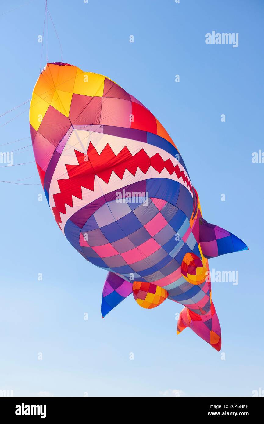 Huge kite flying hi-res stock photography and images - Alamy