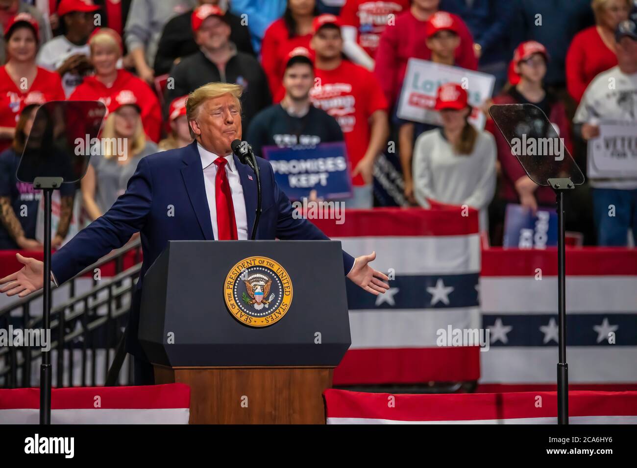 2020 campaign rally hi-res stock photography and images - Alamy