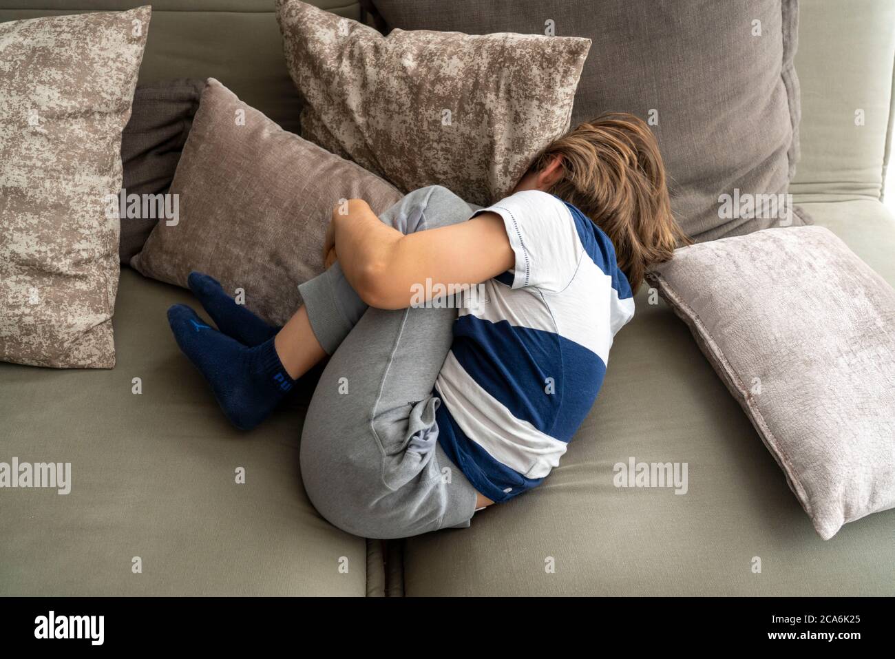 Growth pain in children, boy, 10 years old, has pain in the leg ...