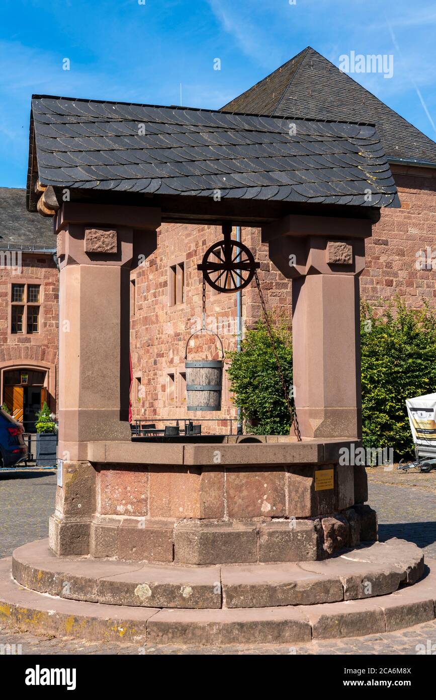 Draw well hi-res stock photography and images - Alamy