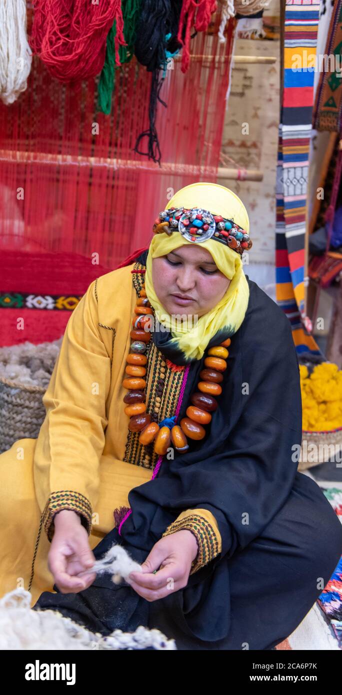 Moroccan rug Coop is run by a Berber family in Tinerhir Stock Photo - Alamy