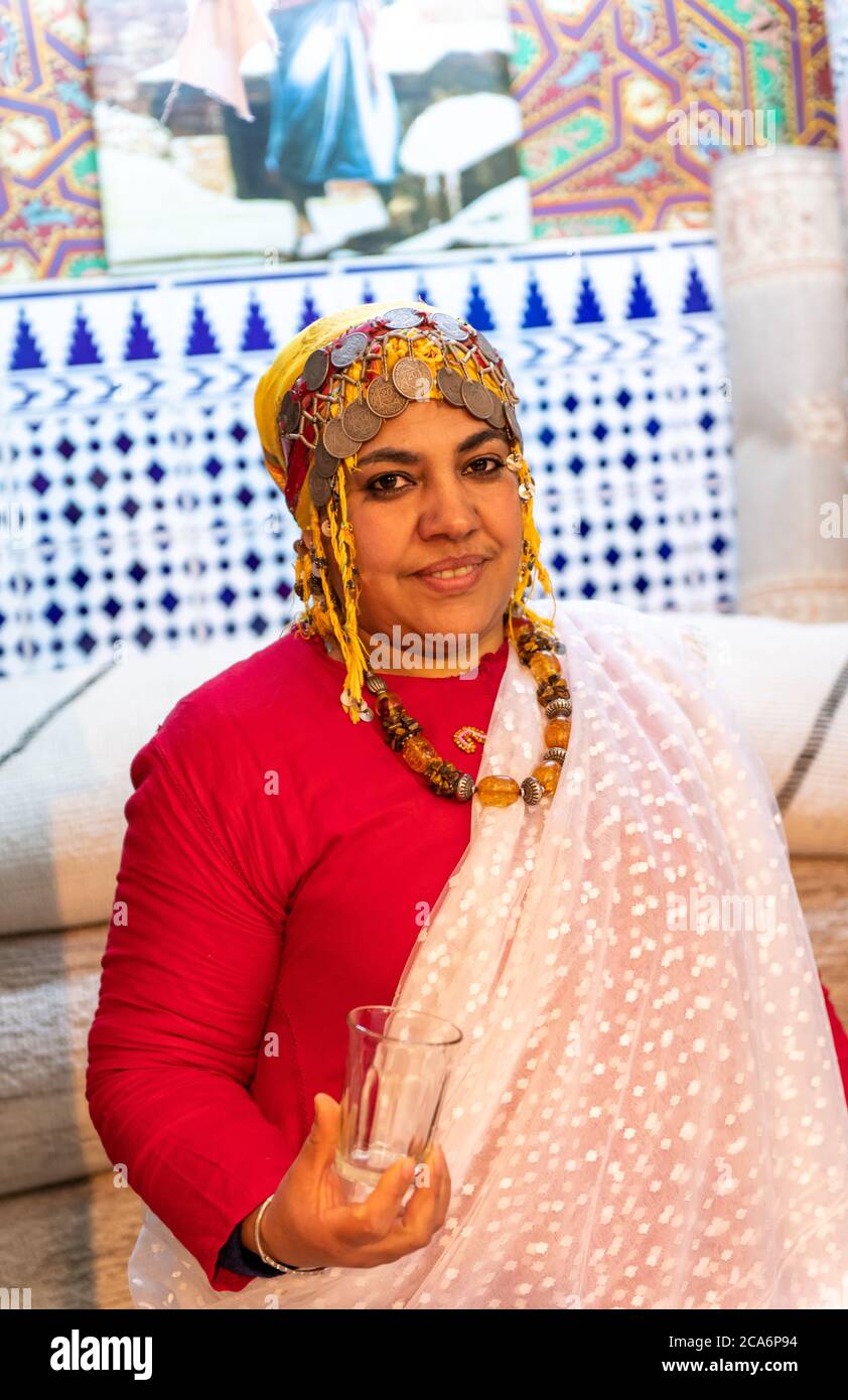 Moroccan rug Coop is run by a Berber family in Tinerhir Stock Photo - Alamy