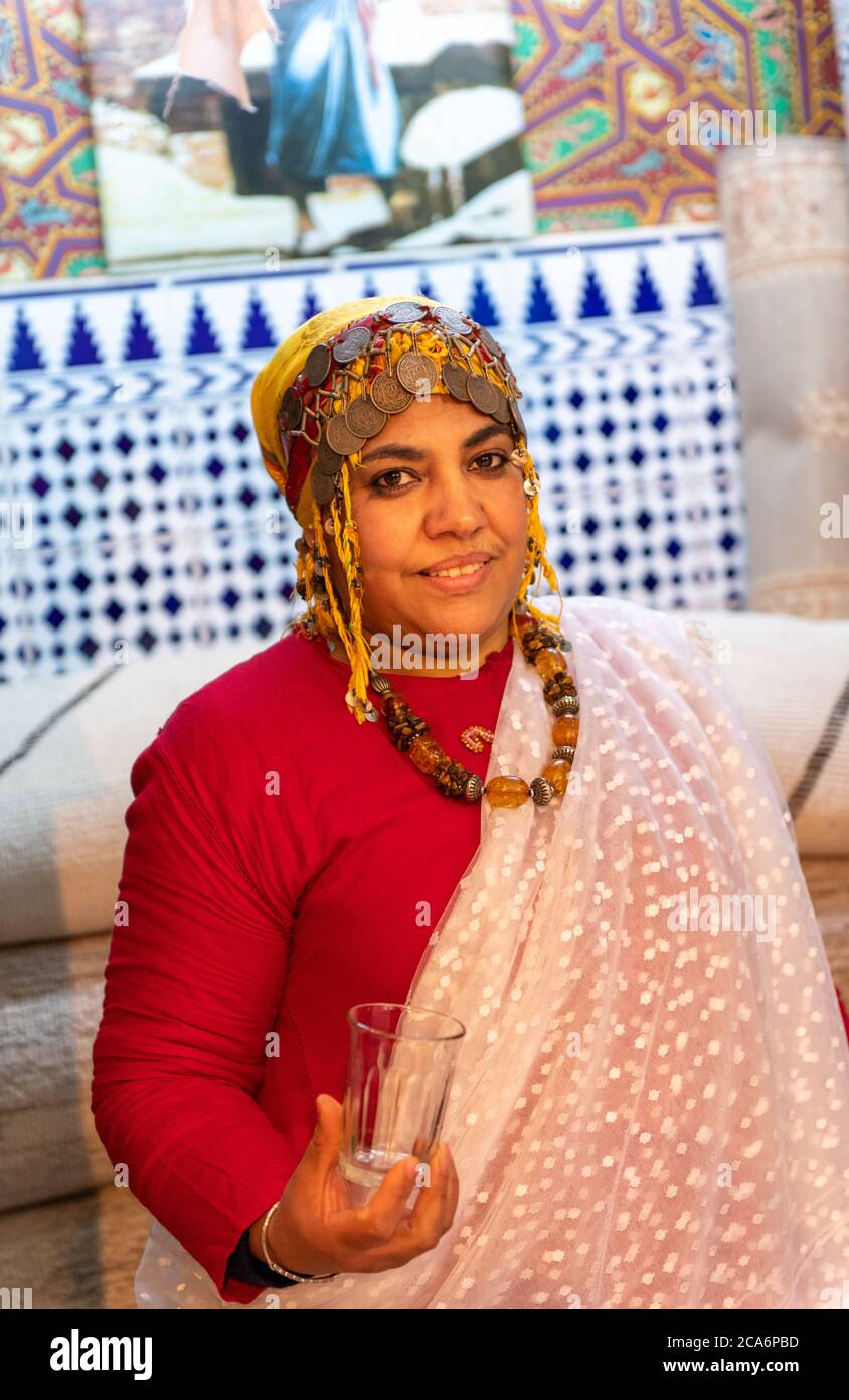 Traditional moroccan loom hi-res stock photography and images - Alamy