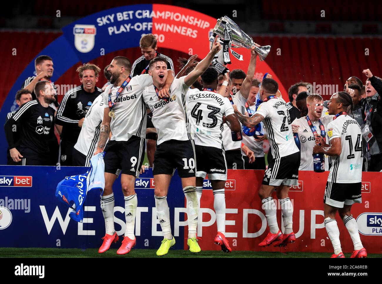 Cairney fulham trophy hi-res stock photography and images - Alamy