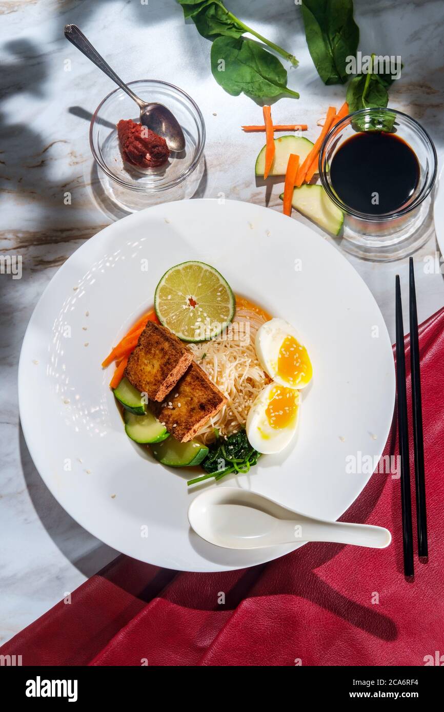 Crispy tofu rice bowl hi-res stock photography and images - Alamy