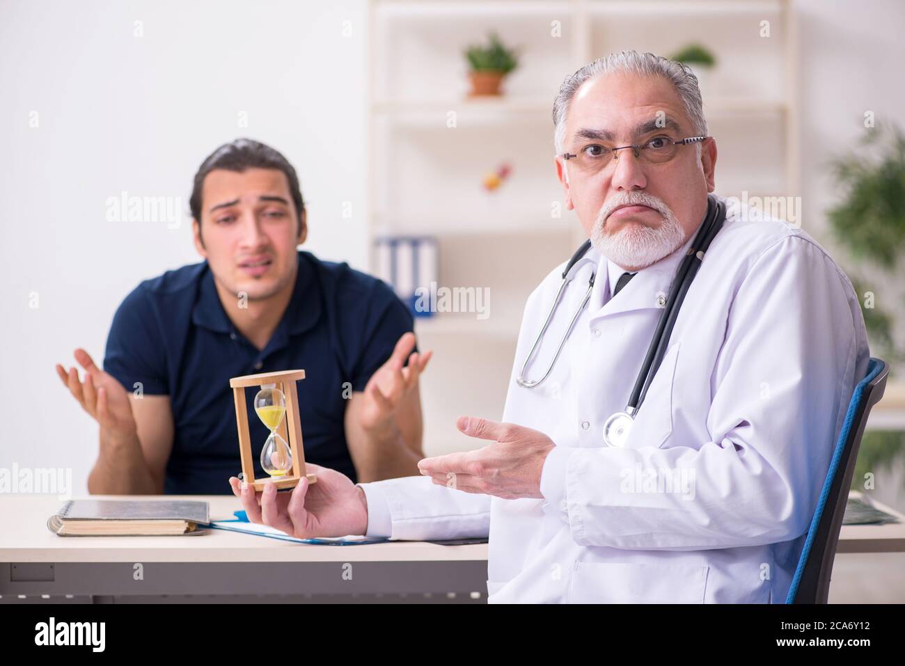 Visiting hour hospital hi-res stock photography and images - Alamy
