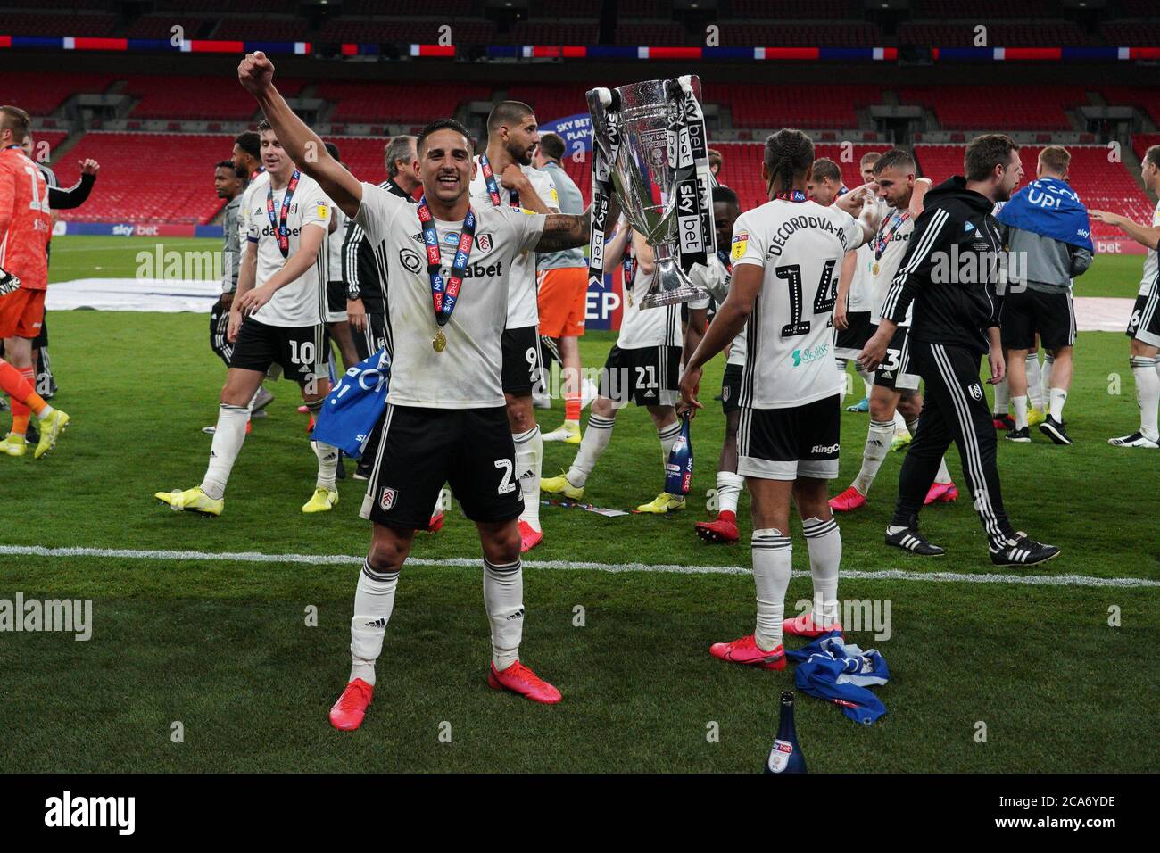 Efl league two trophy hi-res stock photography and images - Alamy
