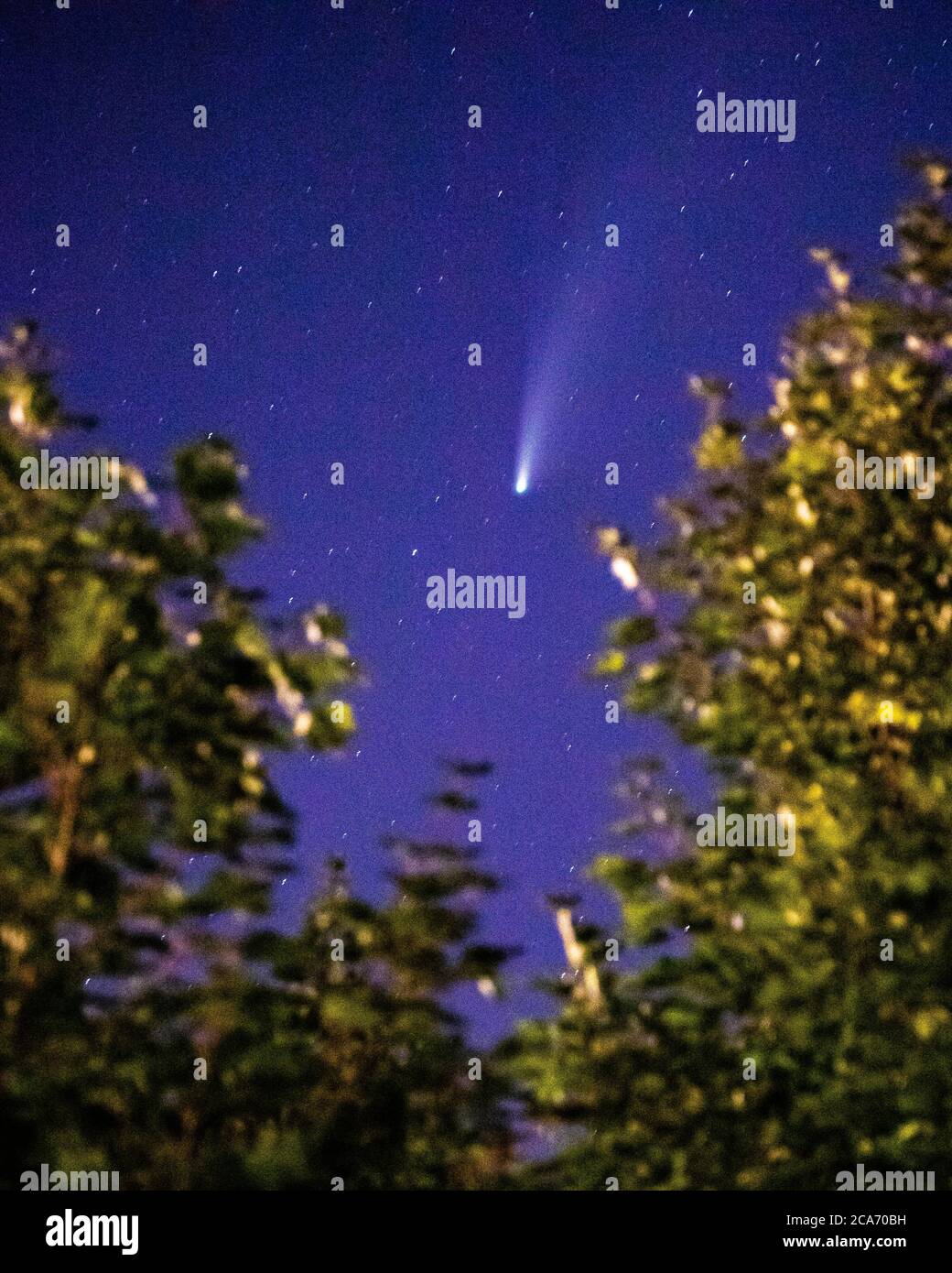 Comet streaking hi-res stock photography and images - Alamy