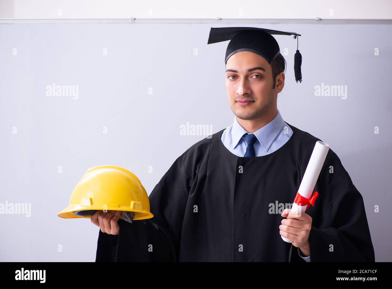 Bachelor of engineer certificate hi-res stock photography and images ...