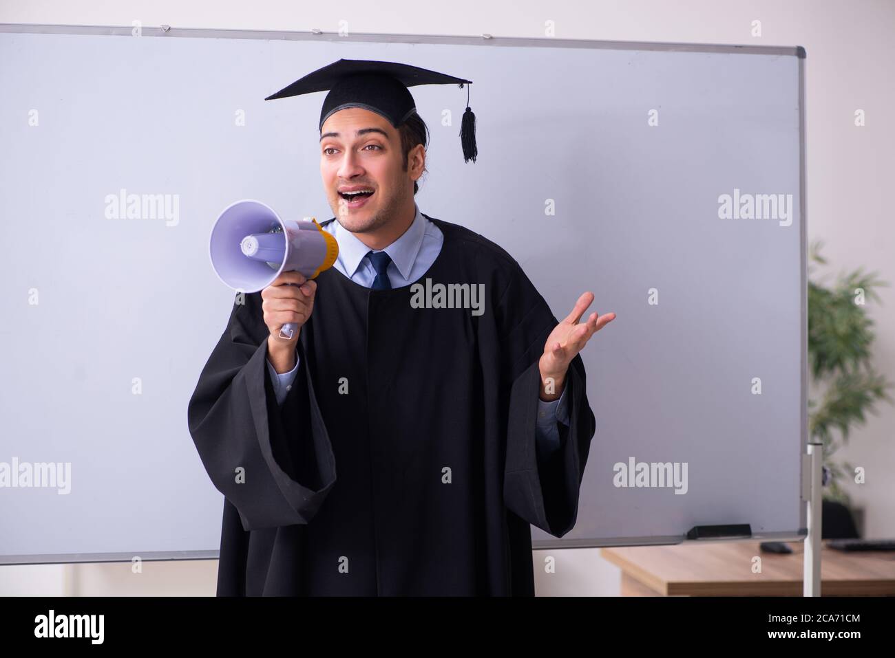 High school graduation speaker hi-res stock photography and images - Alamy