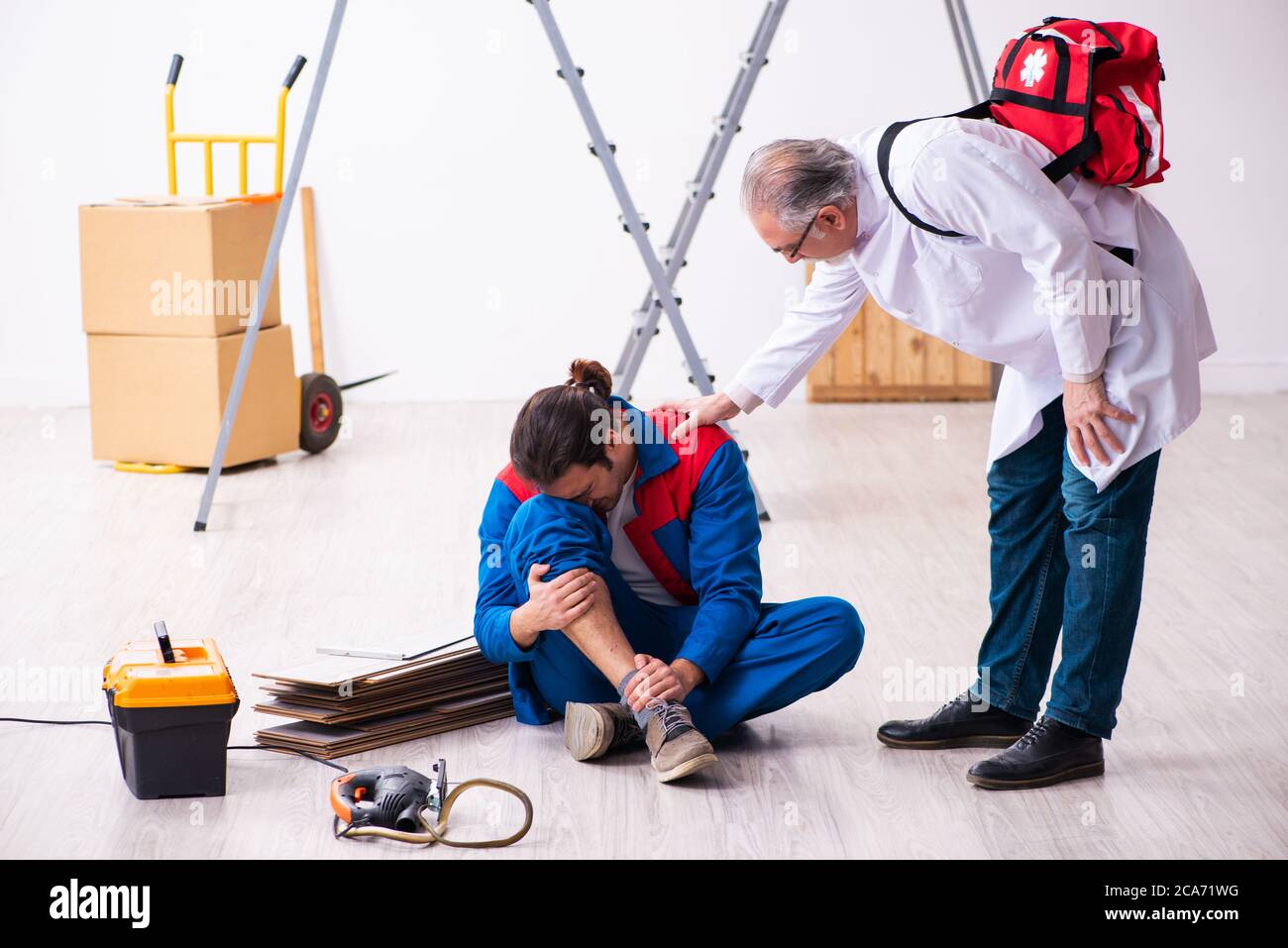 Man bitten snake hi-res stock photography and images - Alamy