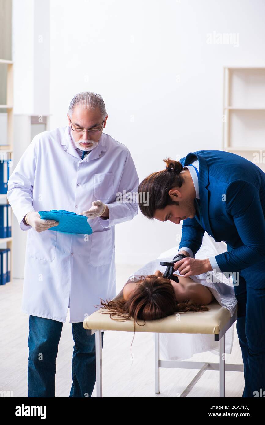 Police coroner examining dead body corpse in the morgue Stock Photo - Alamy