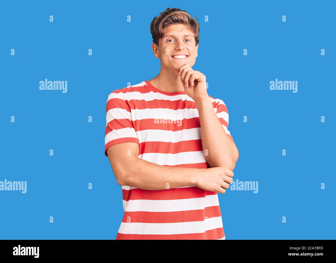 Young handsome man wearing casual clothes looking confident at the ...