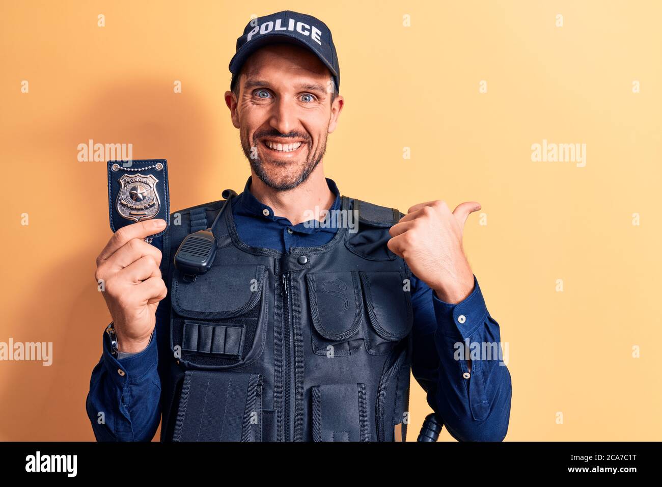 Policeman showing badge hi-res stock photography and images - Alamy
