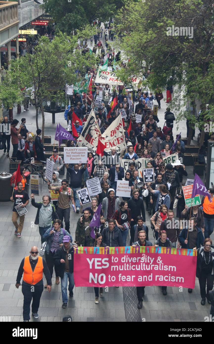 Australia multicultural crowd hi-res stock photography and images - Alamy