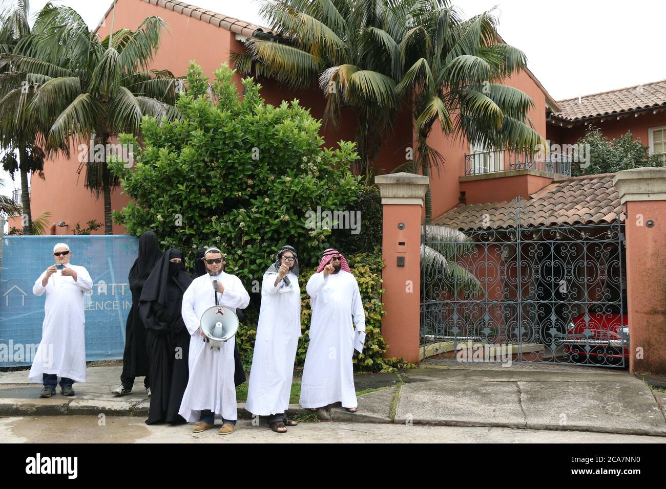 Muslim burqa class hi-res stock photography and images - Alamy