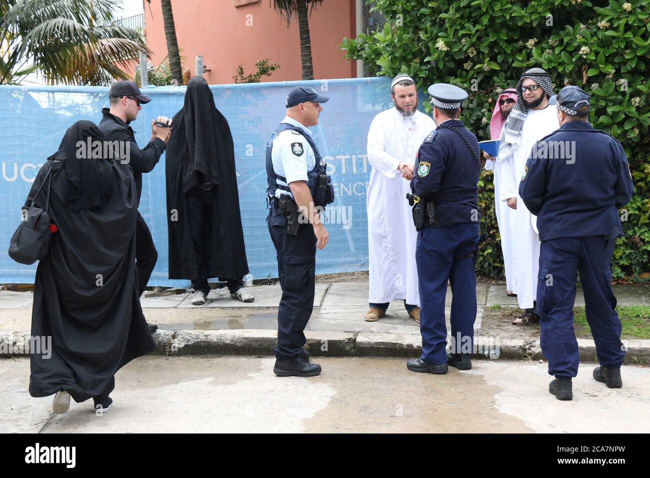 Muslim burqa class hi-res stock photography and images - Alamy