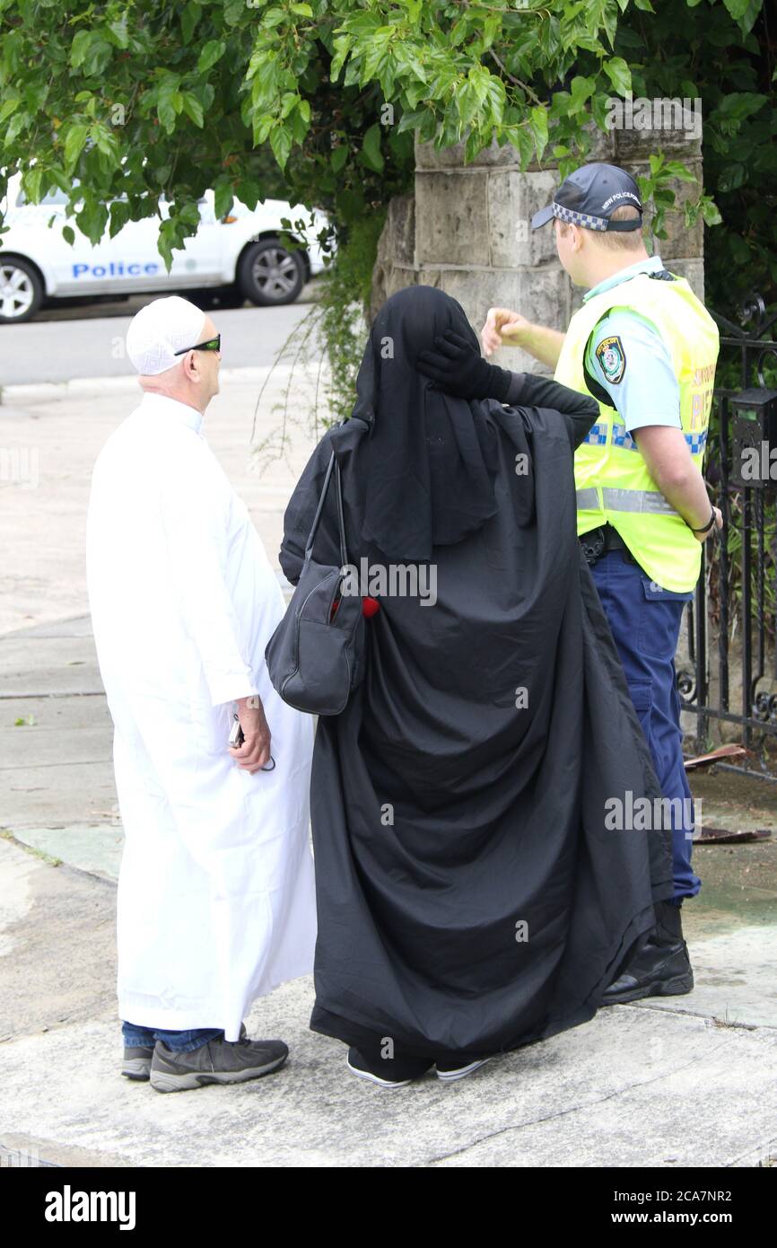 Muslim burqa class hi-res stock photography and images - Alamy