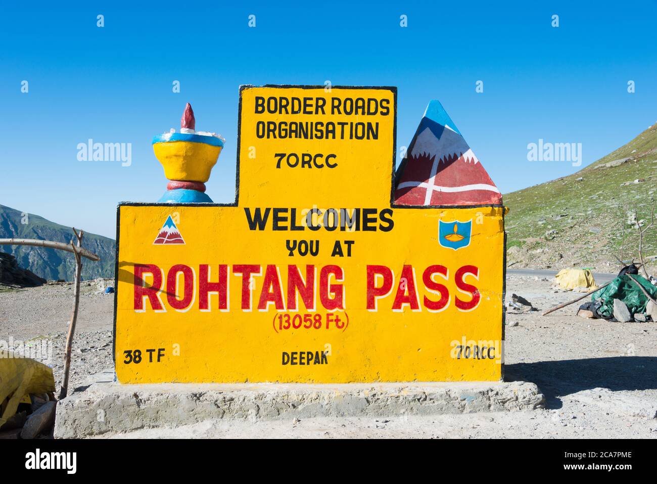 Himachal Pradesh, India - Monument at Rohtang La (Rohtang Pass) in ...