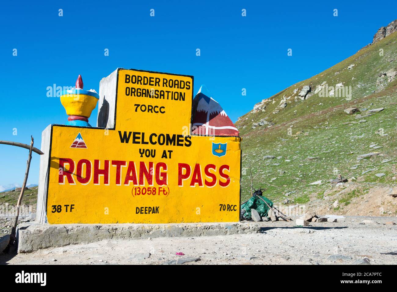 Himachal Pradesh, India - Monument at Rohtang La (Rohtang Pass) in ...