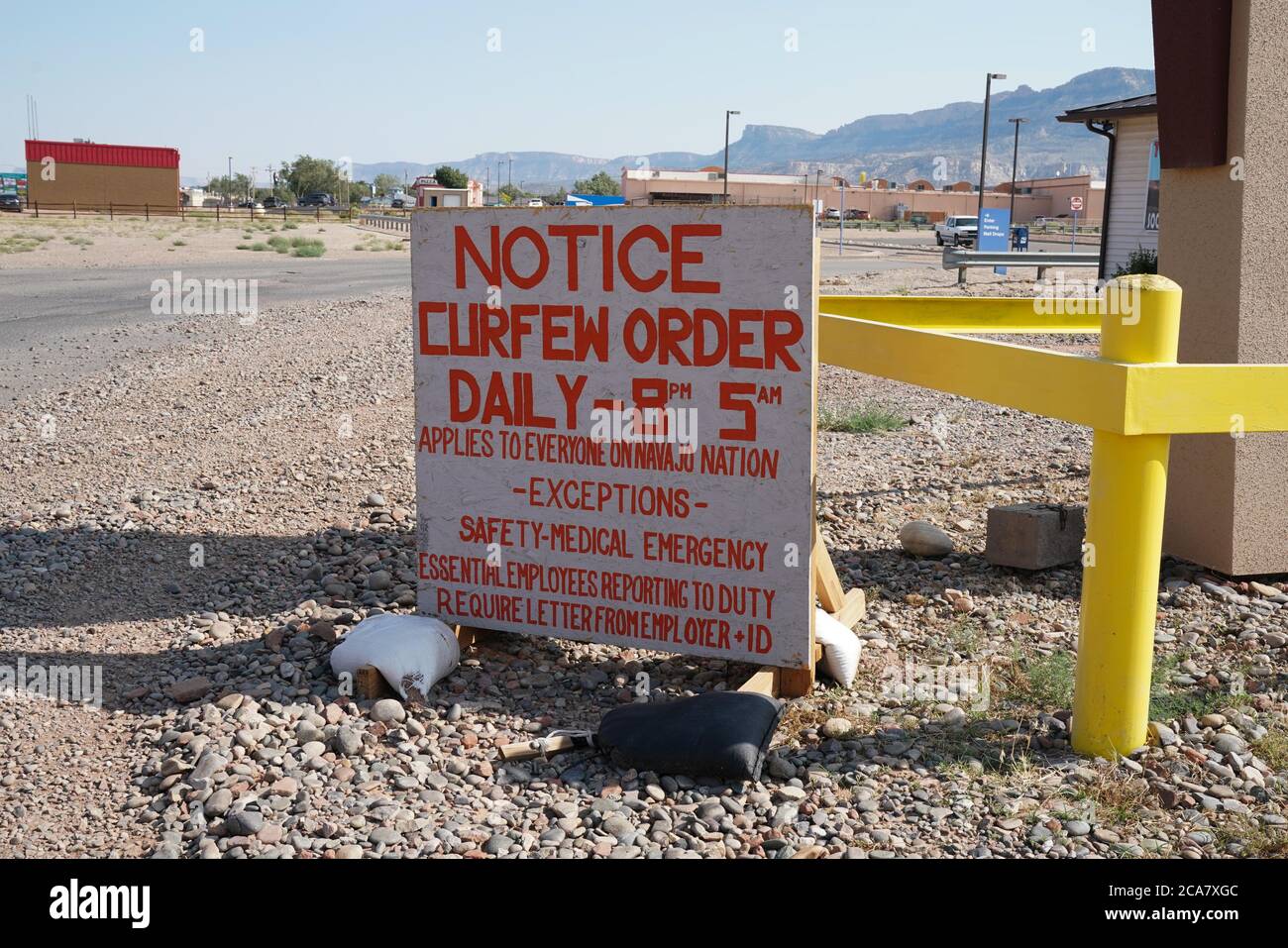Kayenta Az Usa 4th Aug 2020 A Road Side Sign Advises People Of The Curfew In Kayenta