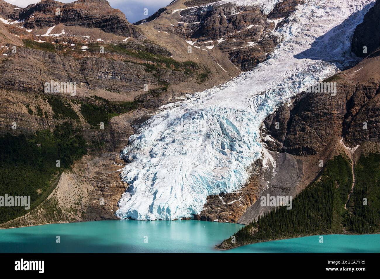 Beautiful Berg lake and Mount Robson in summer season, Canada Stock ...