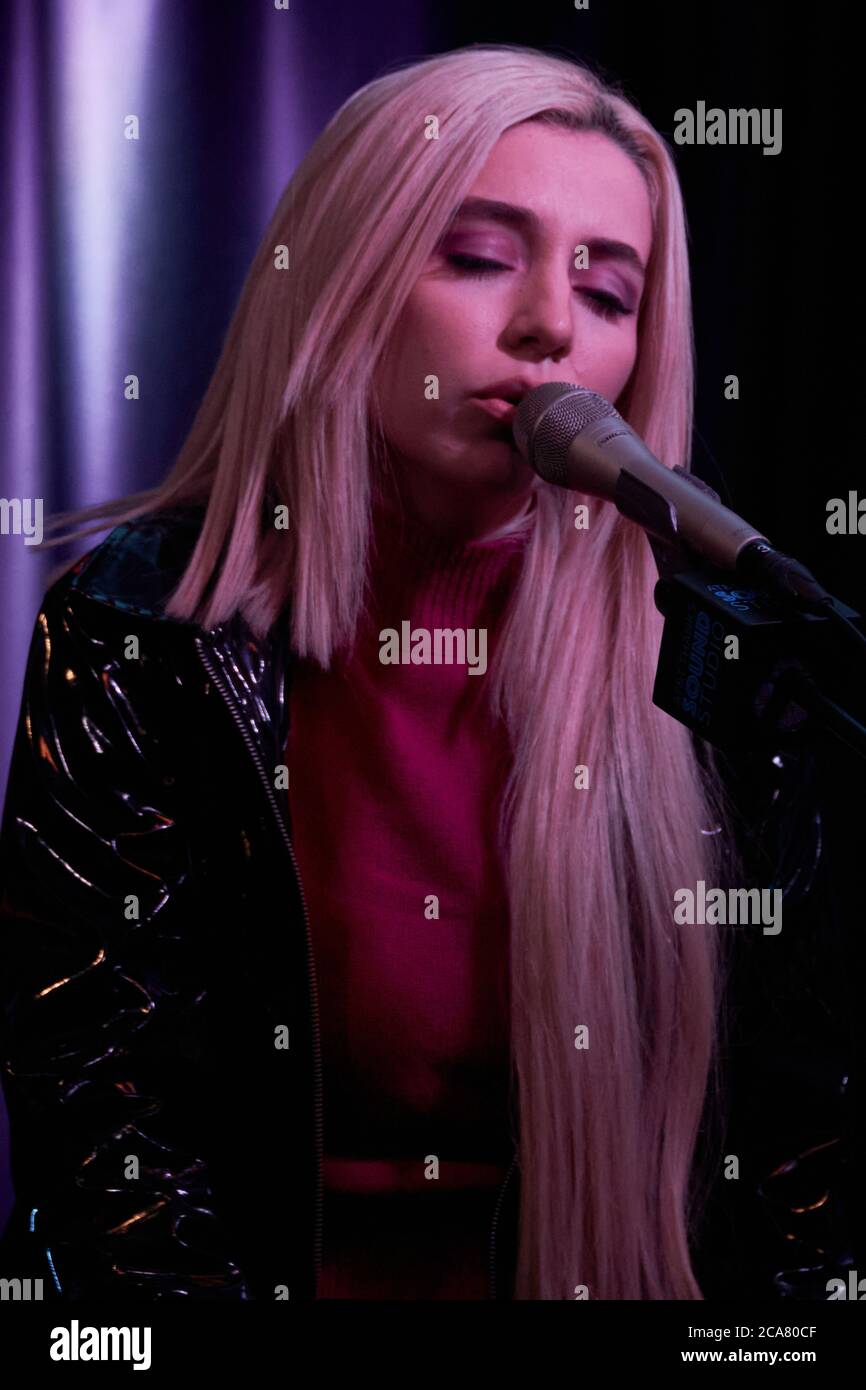 Ava max hi-res stock photography and images - Alamy