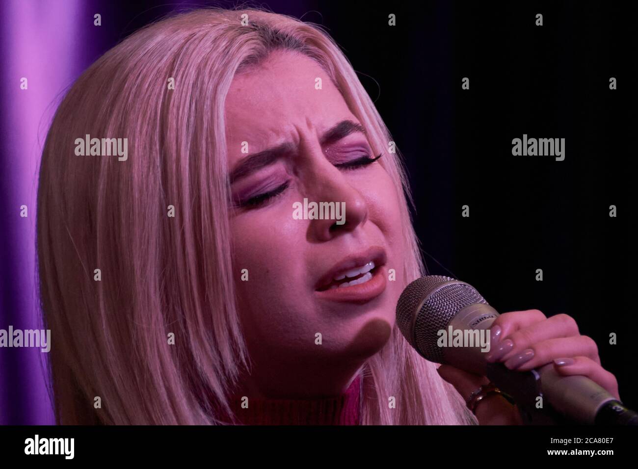Ava max q102 hi-res stock photography and images - Alamy