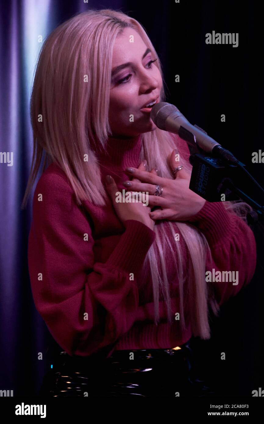 Ava max studio session hi-res stock photography and images - Alamy