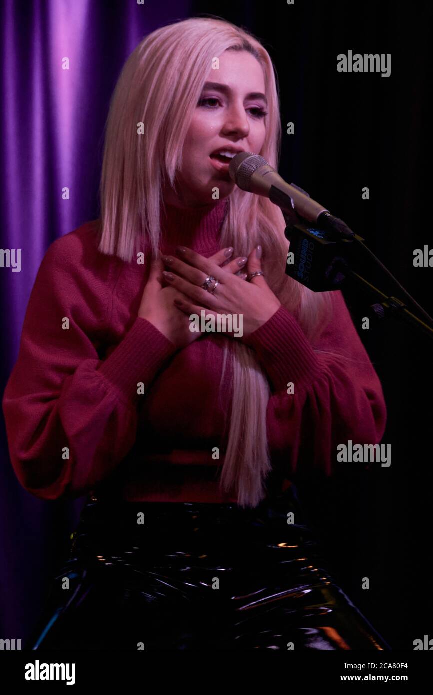 Ava max studio session hi-res stock photography and images - Alamy