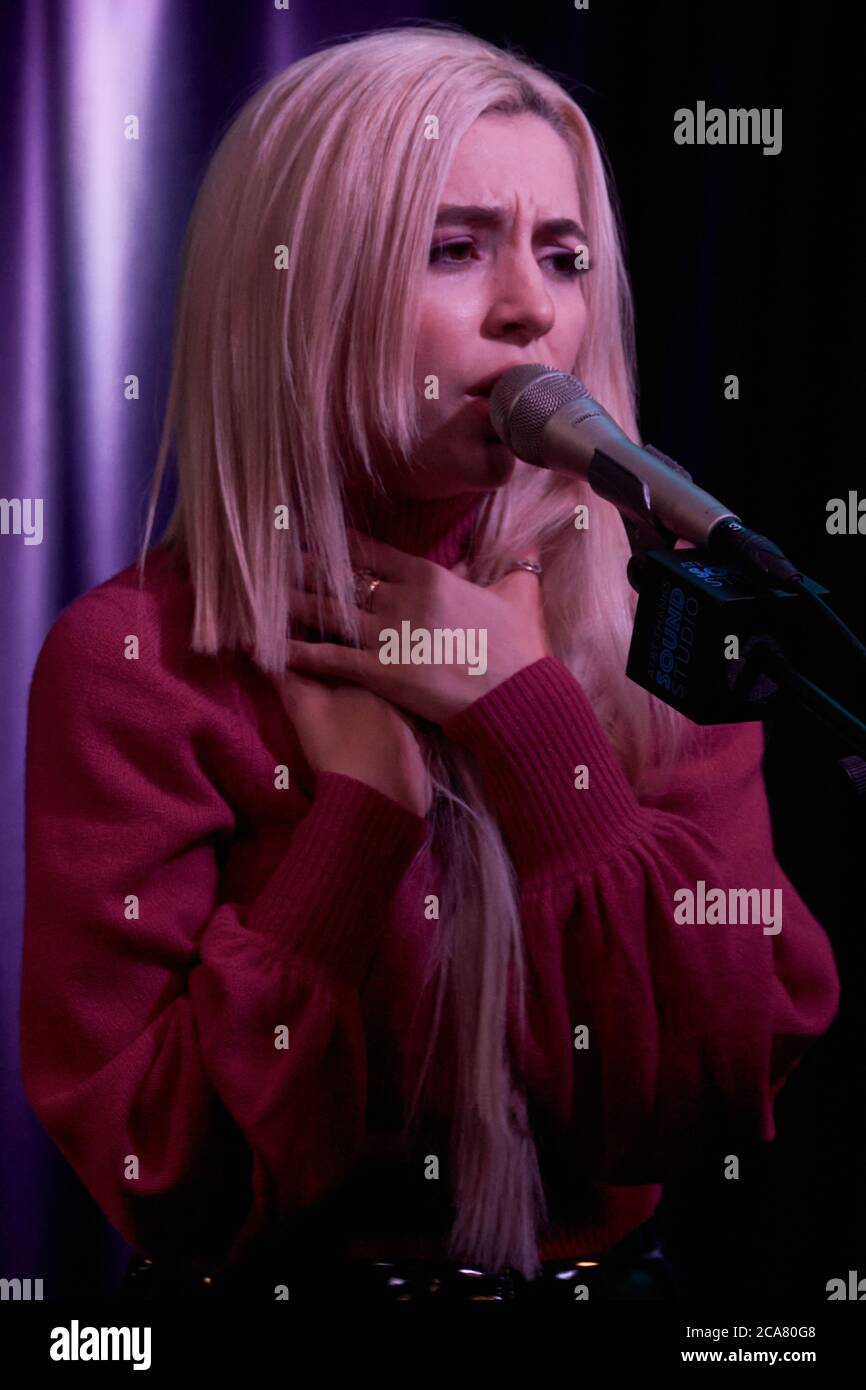 Ava max studio session hi-res stock photography and images - Alamy