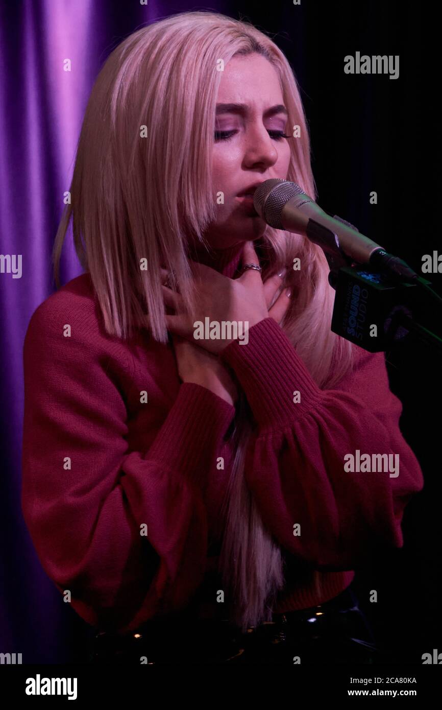 Ava max hi-res stock photography and images - Alamy
