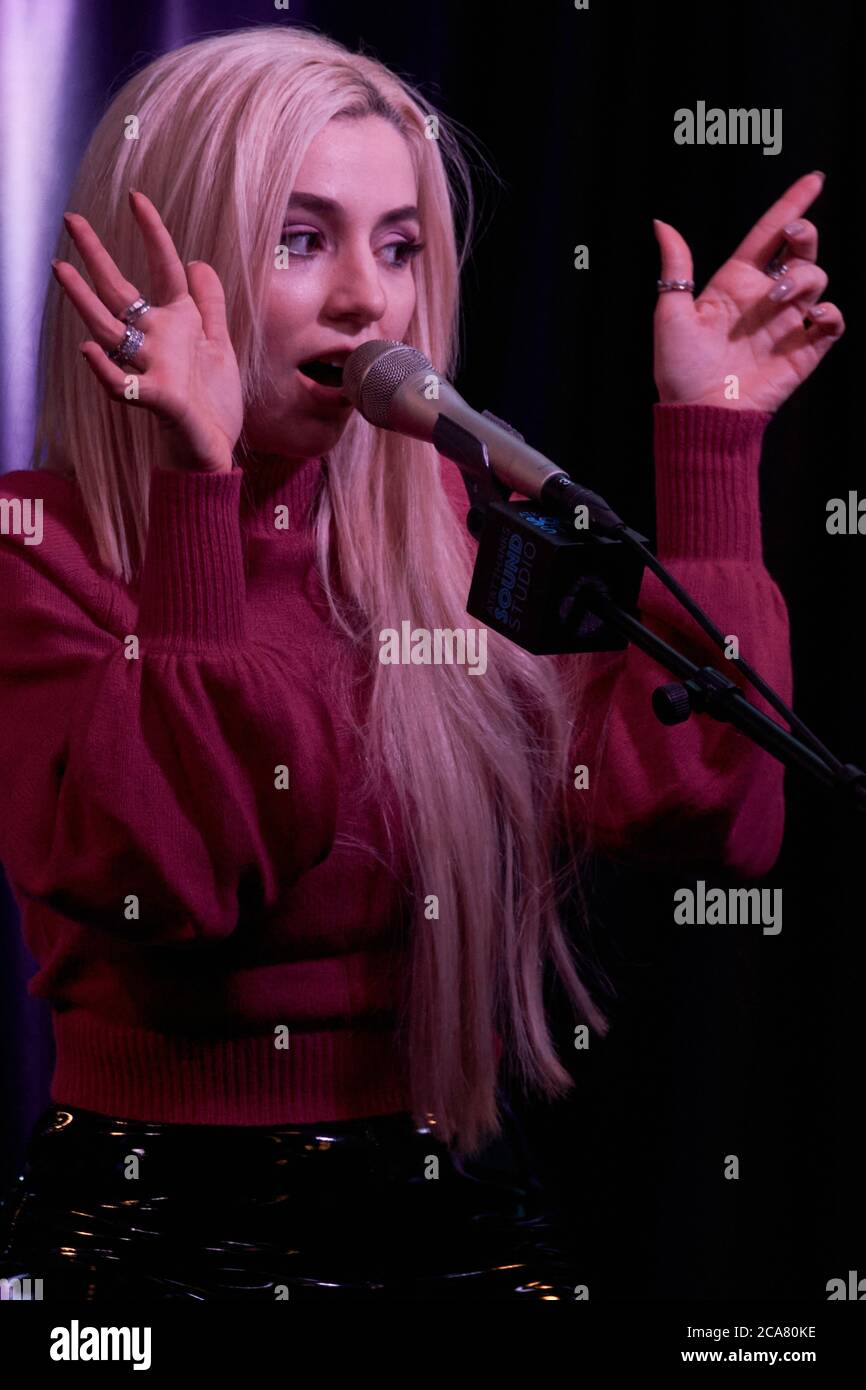 BALA CYNWYD, PA, USA - NOVEMBER 27, 2018: American Singer-Songwriter ...