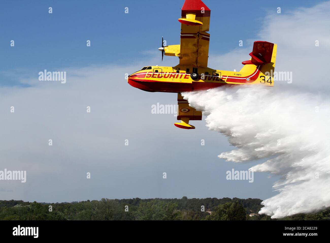 Firefighting aircraft france hi-res stock photography and images - Alamy