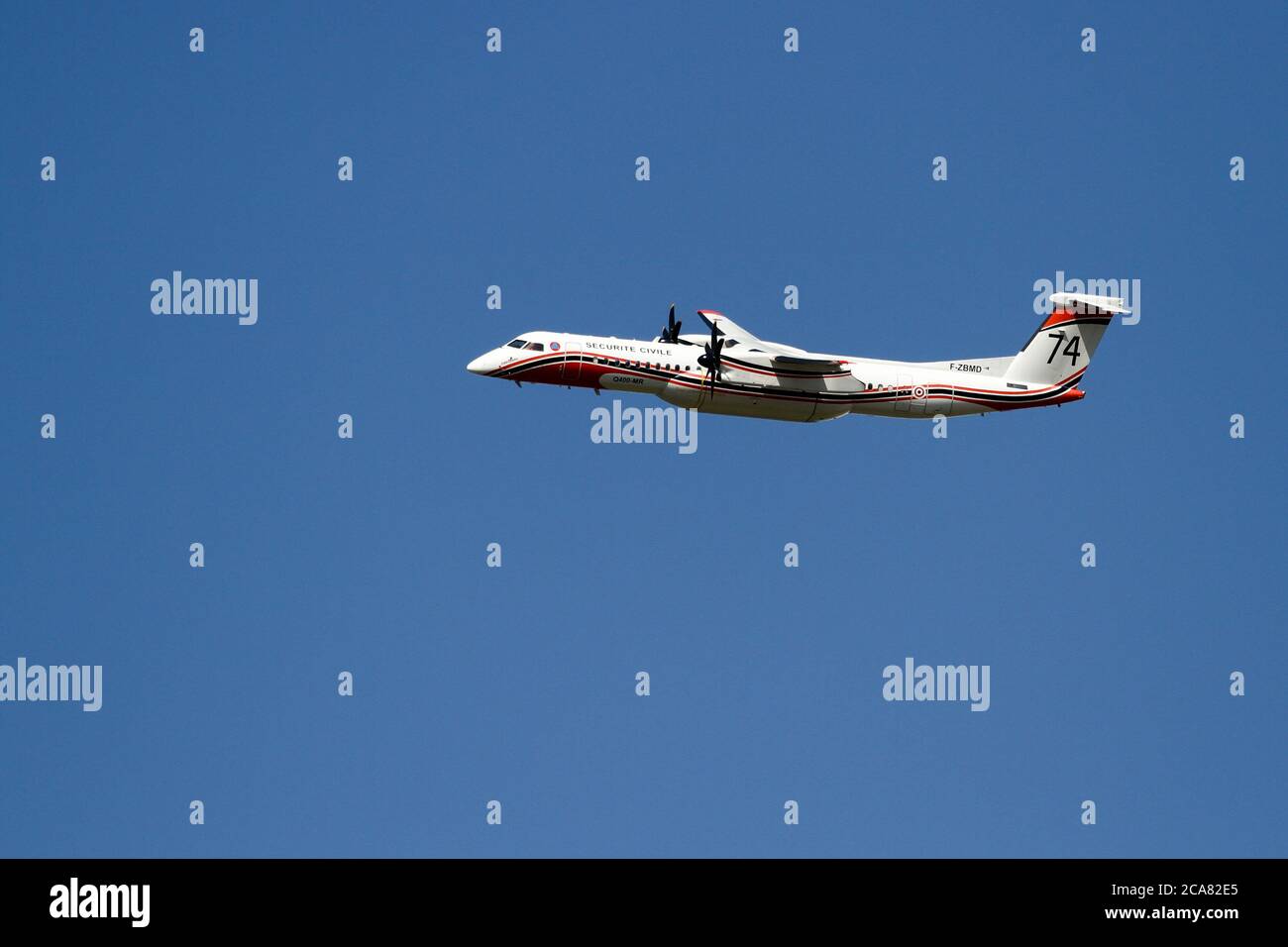 Bombardier Dash-8 firefighting aircraft during training Stock Photo - Alamy