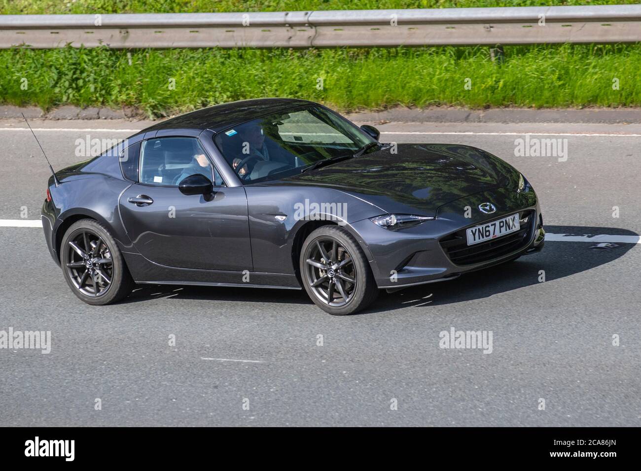 2017 grey mazda mx 5 rf se l nav hi-res stock photography and images ...